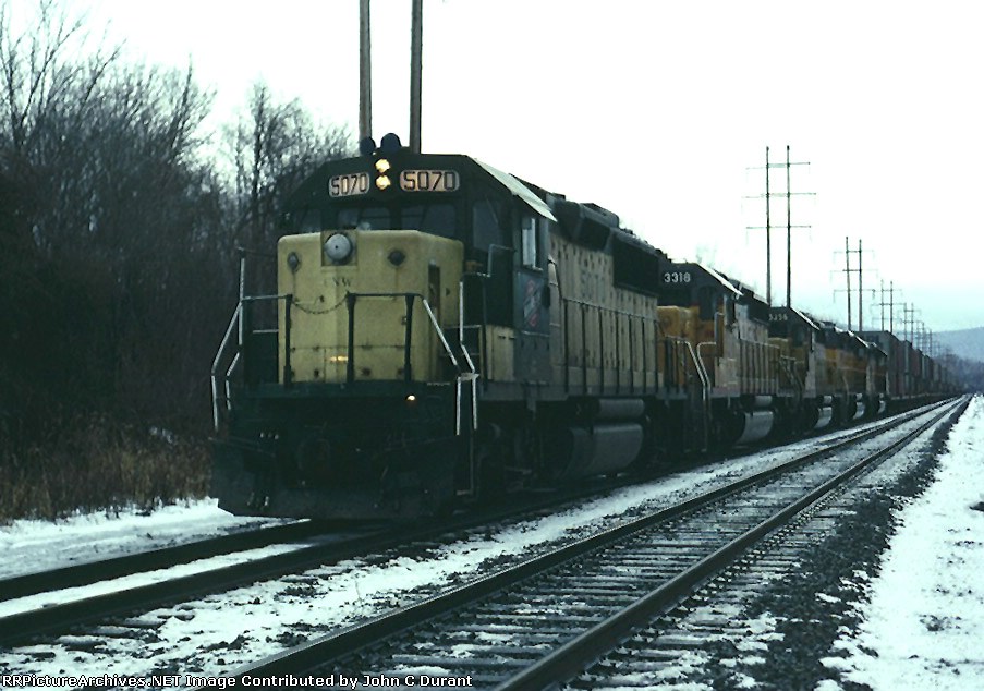 CNW 5070 Conrail TV-200
